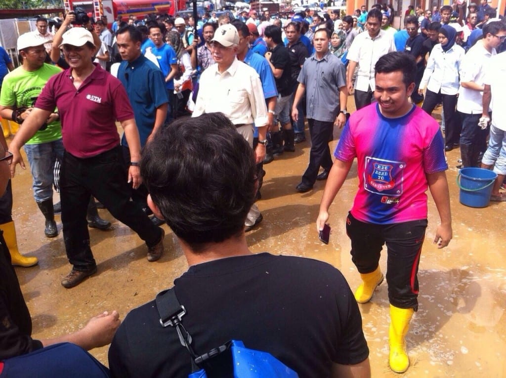 Perdana Menteri sertai gotong royong bersihkan SK Padang Rumbia | UTM ...