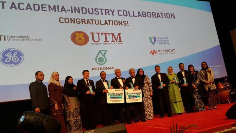 UTM menang Best Academia-Industry Collaboration Award 2016. – UTM NewsHub