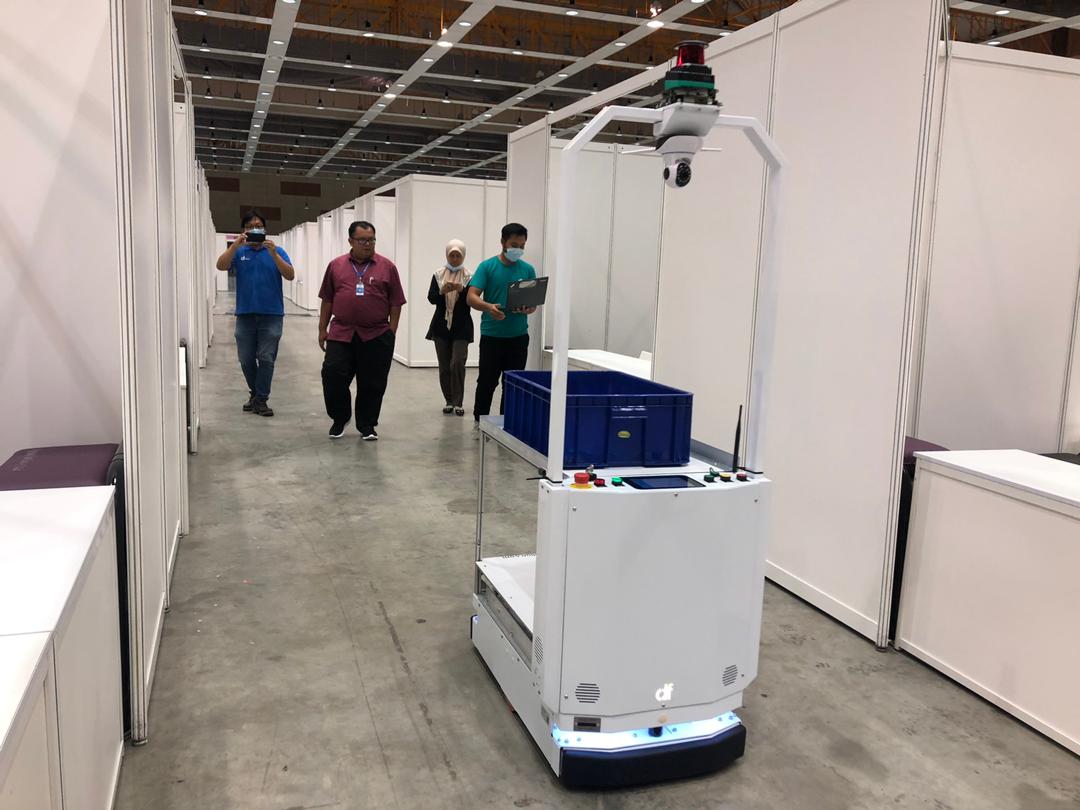 UTM & DF Produce Food Delivery Robot For Frontliners at MAEPS Temporary ...