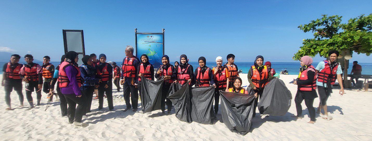 Beach Clean, Breathe Clean & Be Evergreen with KTDI – UTM NewsHub