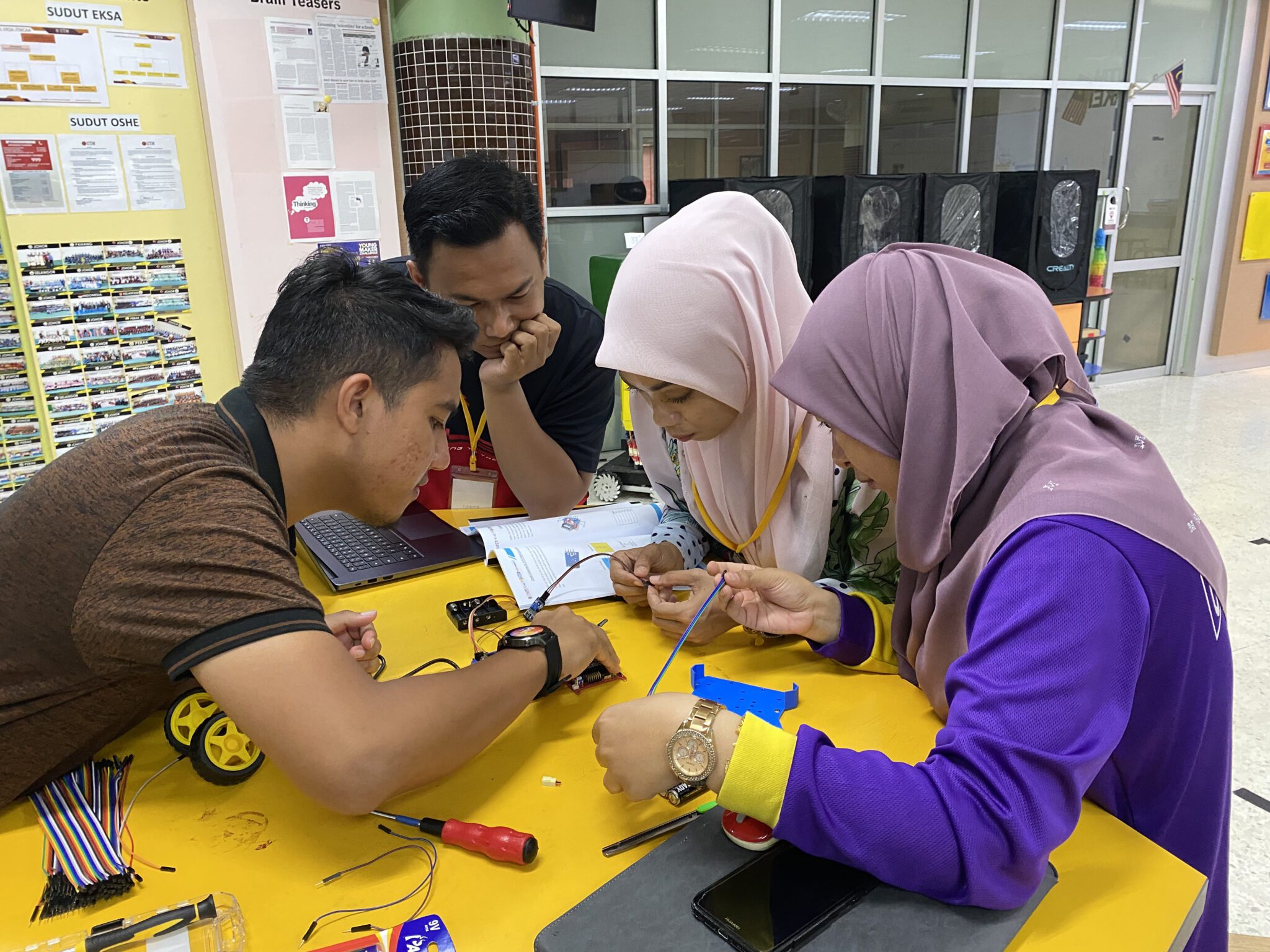 Hanson Urban Camp(HUC): Short camp for building robot – UTM NewsHub