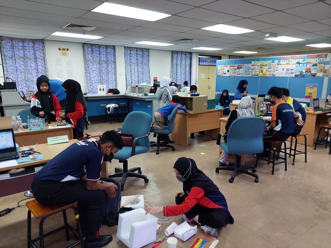 Internet of Things Hackathon during Minggu Sains Negara Keluarga ...