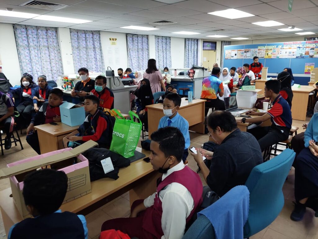Internet of Things Hackathon during Minggu Sains Negara Keluarga ...