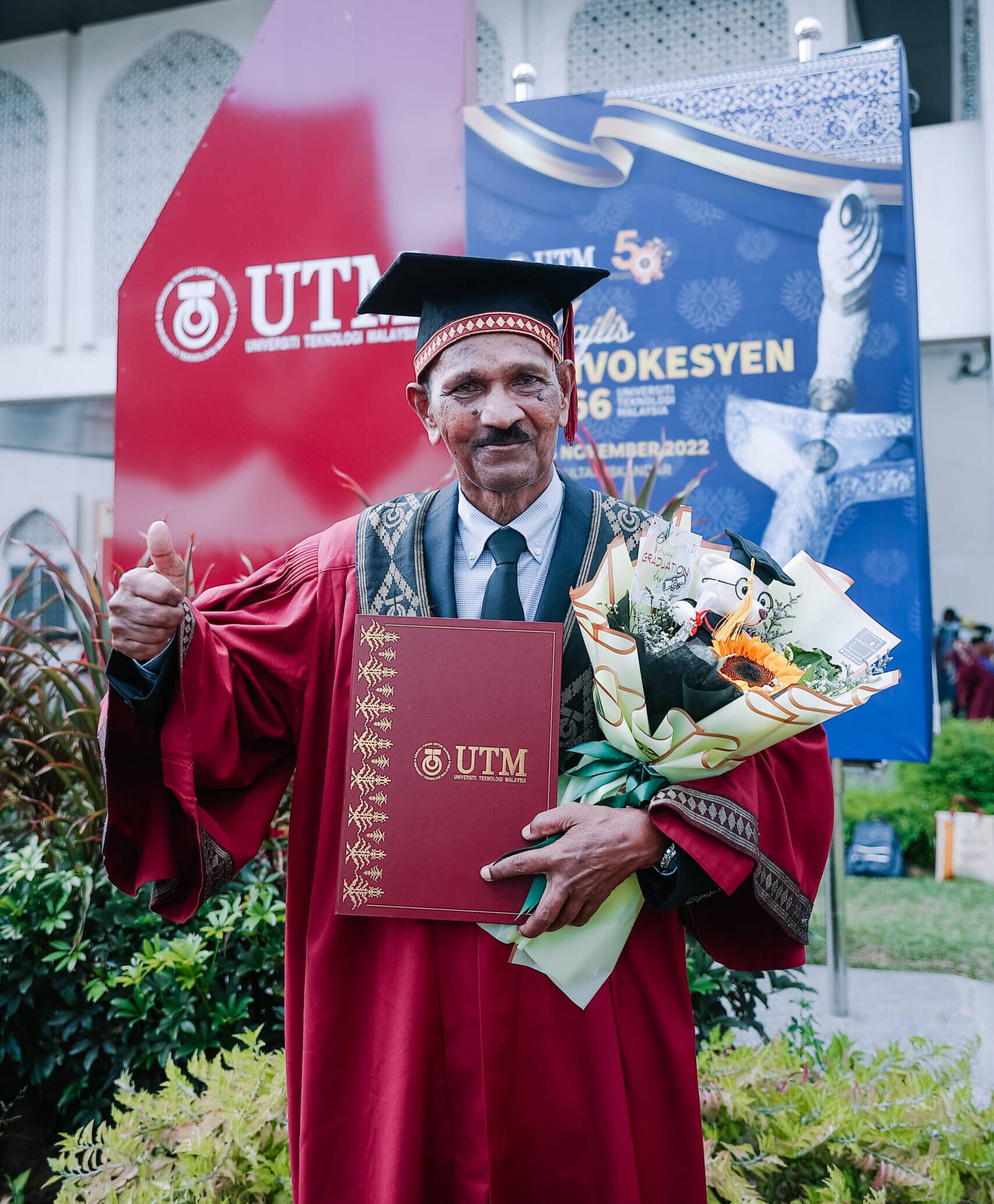 Age is just a Number, Grandfather of Eight Grandchildren Graduated with ...