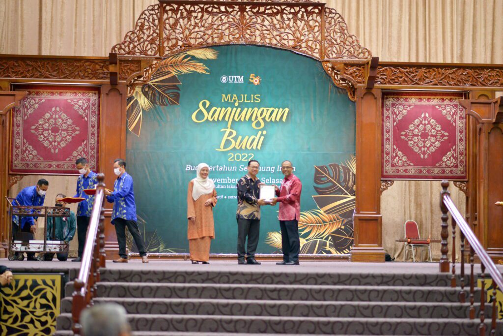 Majlis Sanjungan Budi 2022 Raikan 320 Kakitangan dan Pesara UTM – UTM ...