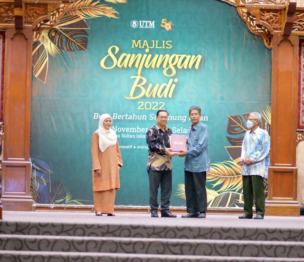 Majlis Sanjungan Budi 2022 Raikan 320 Kakitangan dan Pesara UTM – UTM ...