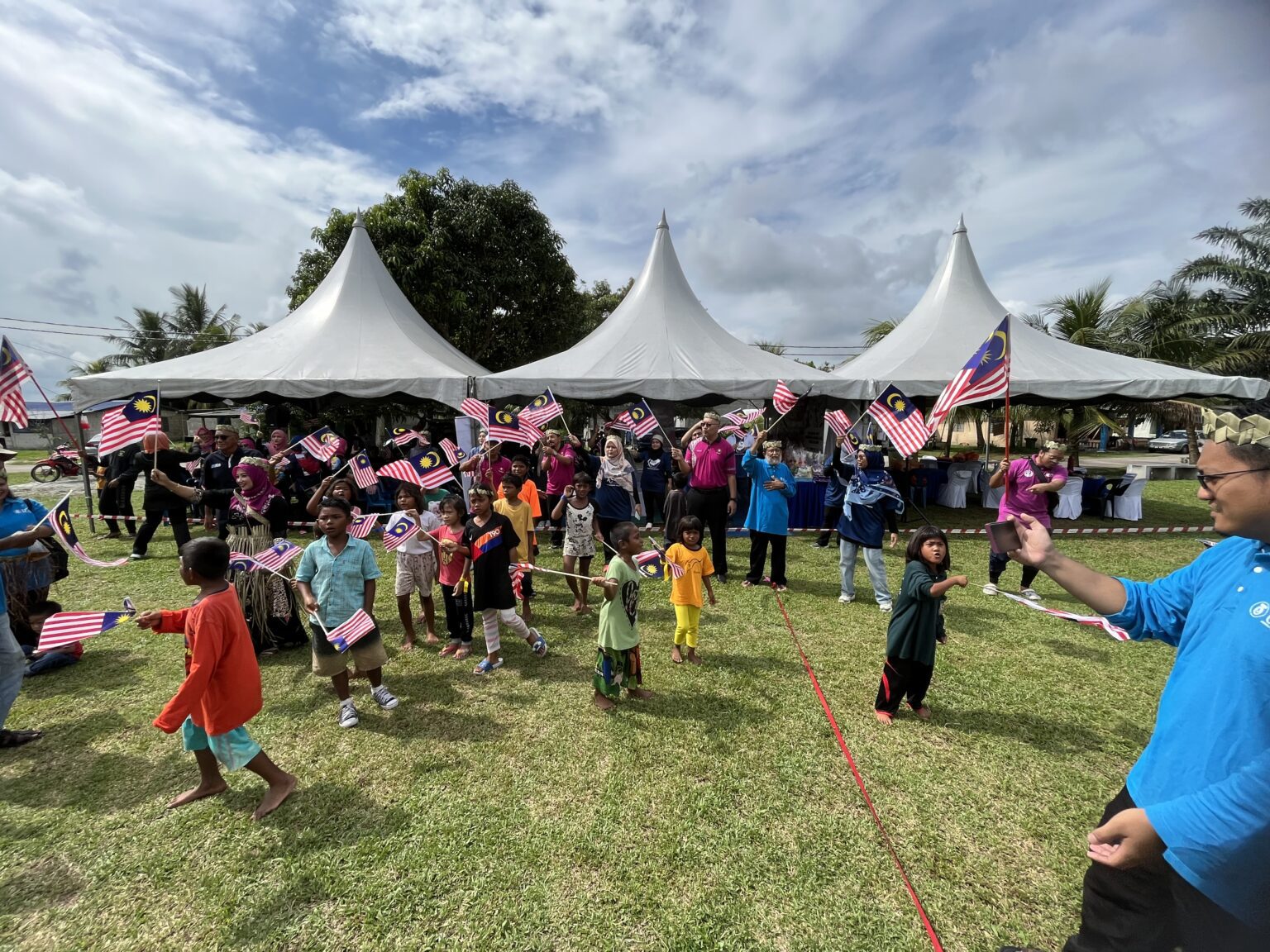 Semarak Merdeka KDSE Rapatkan Hubungan UTM bersama Komuniti Orang Asli ...