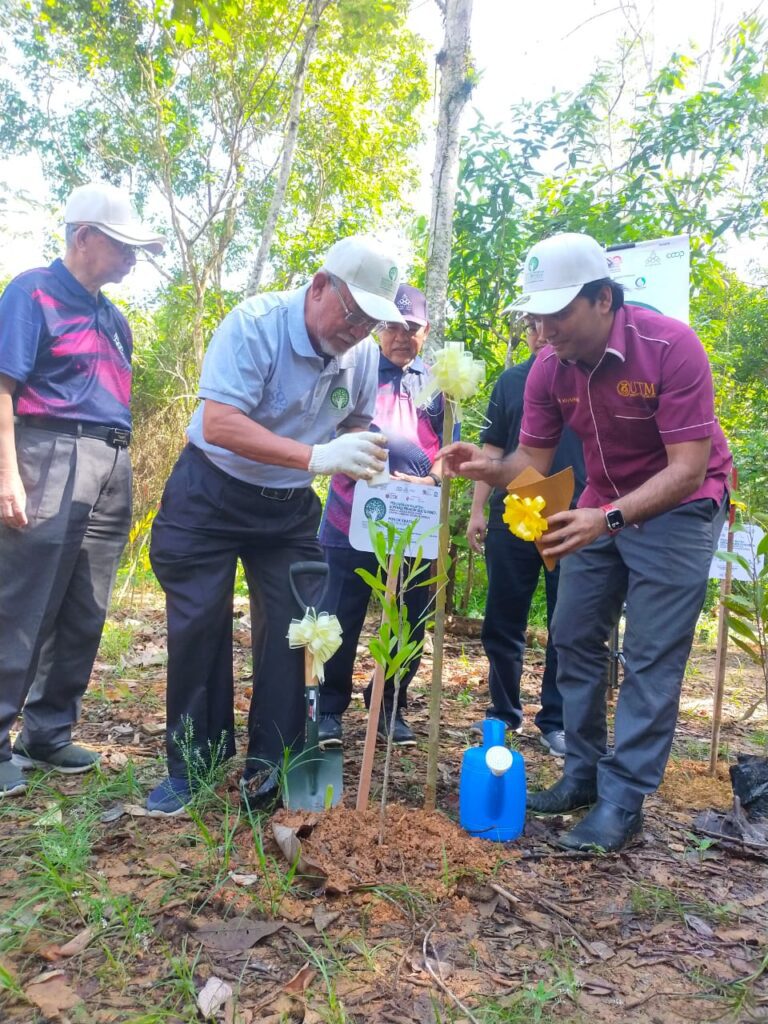 ANGKASA dan UTM Jayakan Inisiatif Penanaman Sejuta Pokok Sempena ...