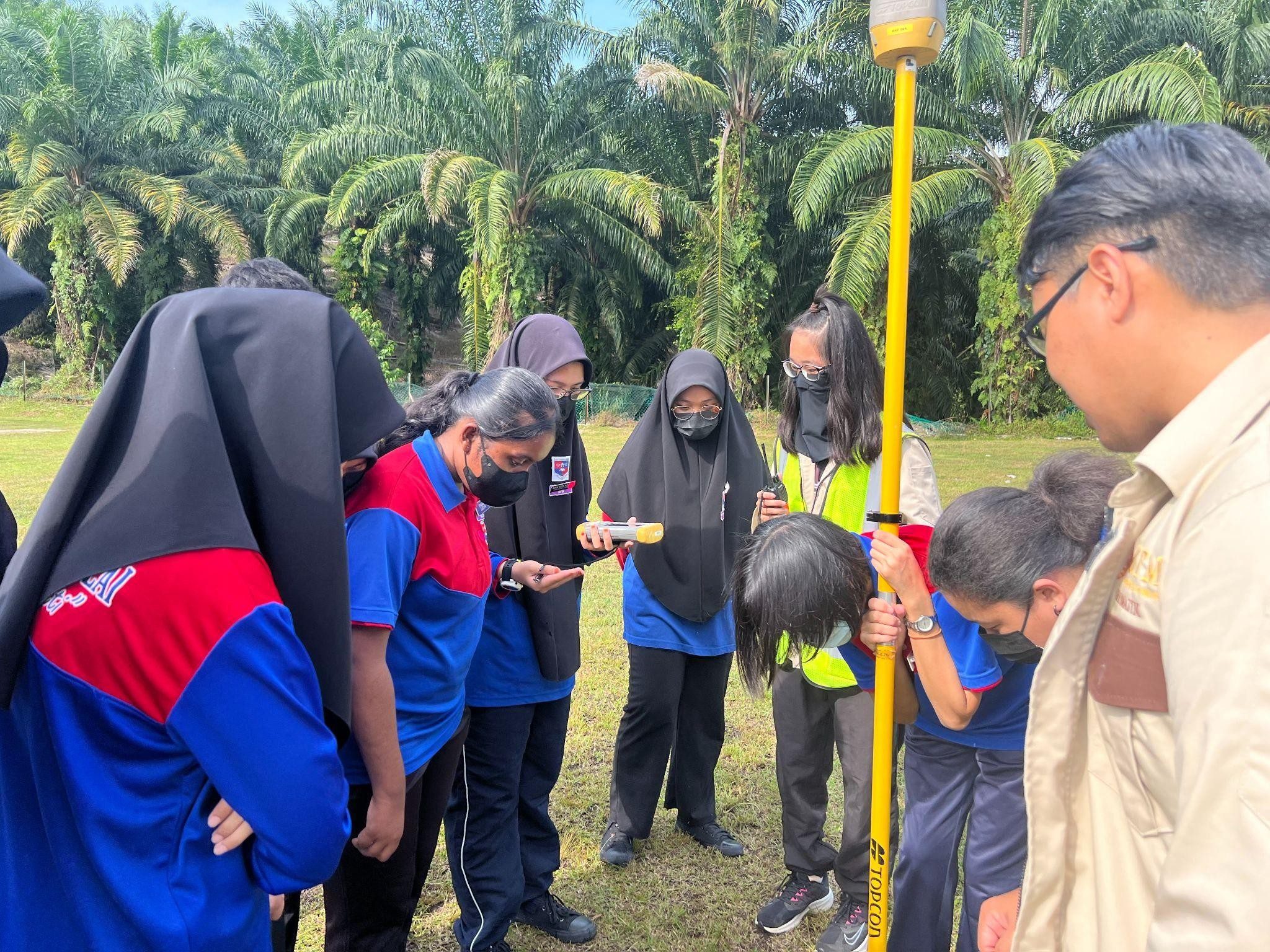 FABU UTM realisasi program pemindahan ilmu berkait teknologi GNSS di ...