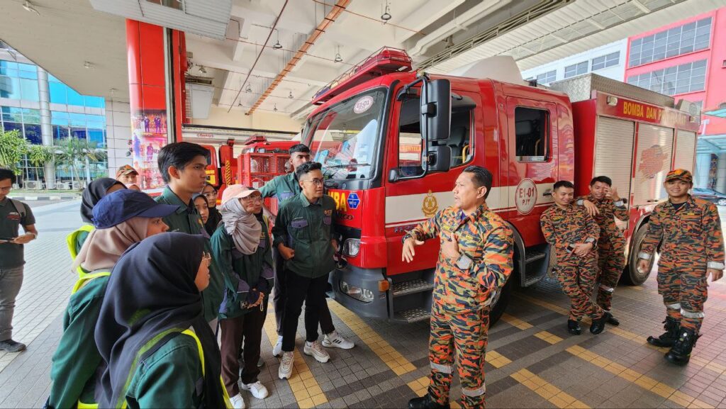 Pelajar Kejuruteraan Geomatik UTM kongsi ilmu teknologi GPS bersama ...