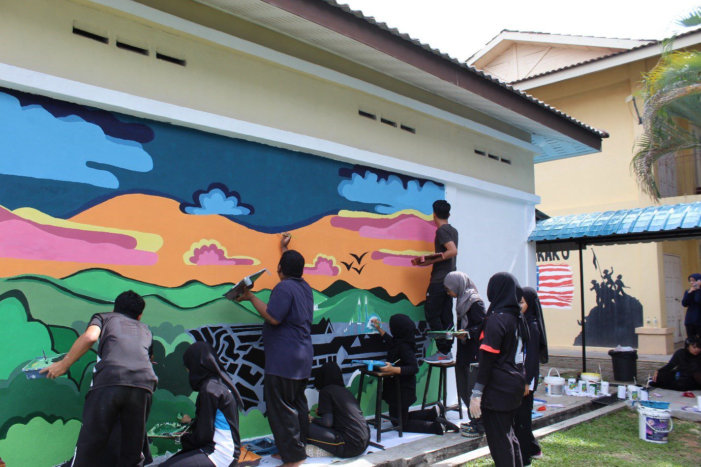 Pelajar KRP serlah bakat seni menerusi lukisan mural di SMK Taman ...