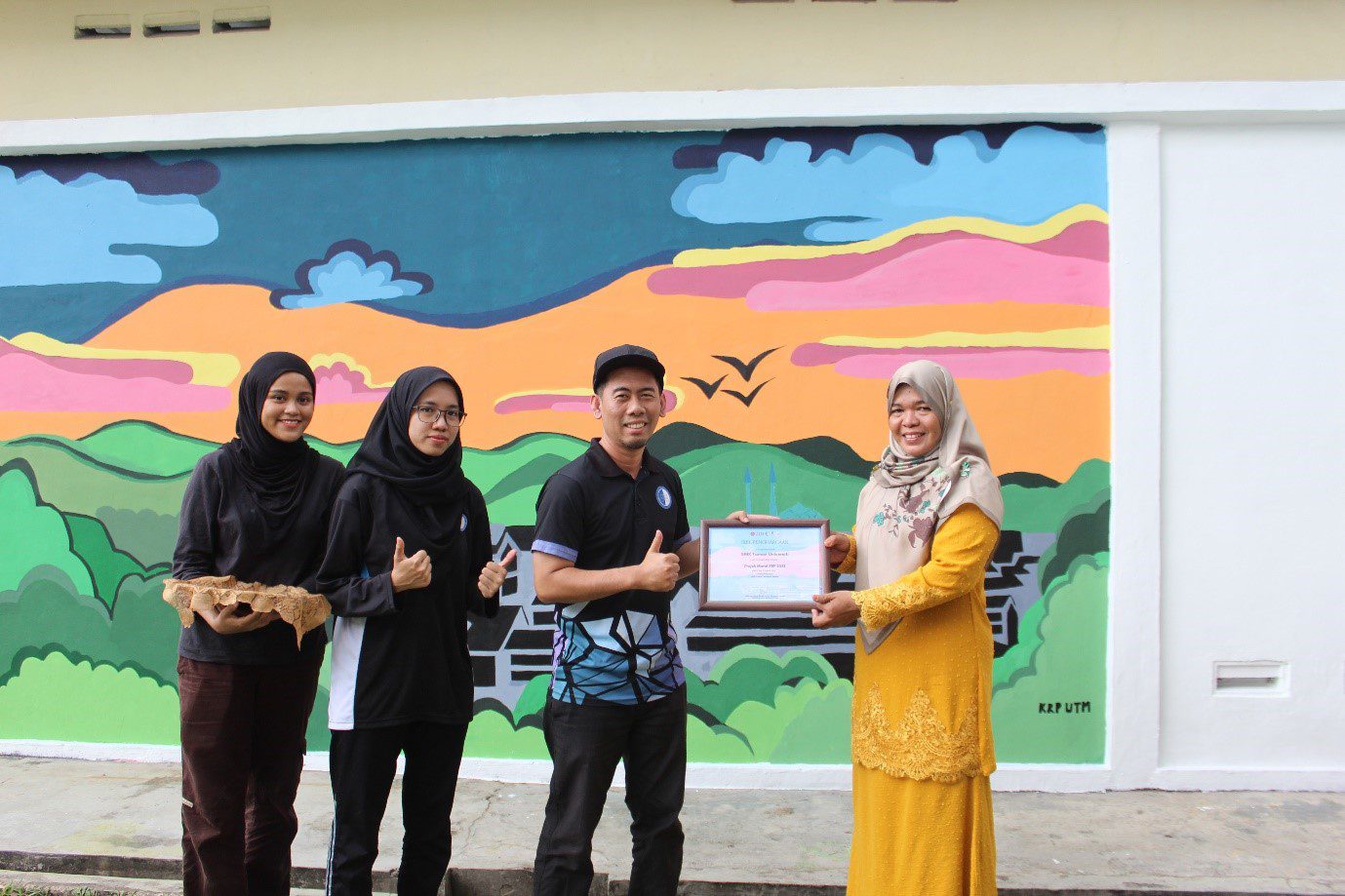 Pelajar KRP serlah bakat seni menerusi lukisan mural di SMK Taman ...