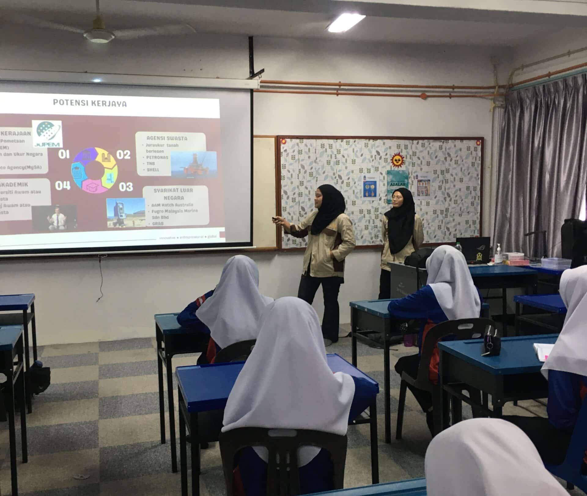 UTM beri pendedahan teknologi GNSS di SM Teknik Johor Bahru – UTM NewsHub