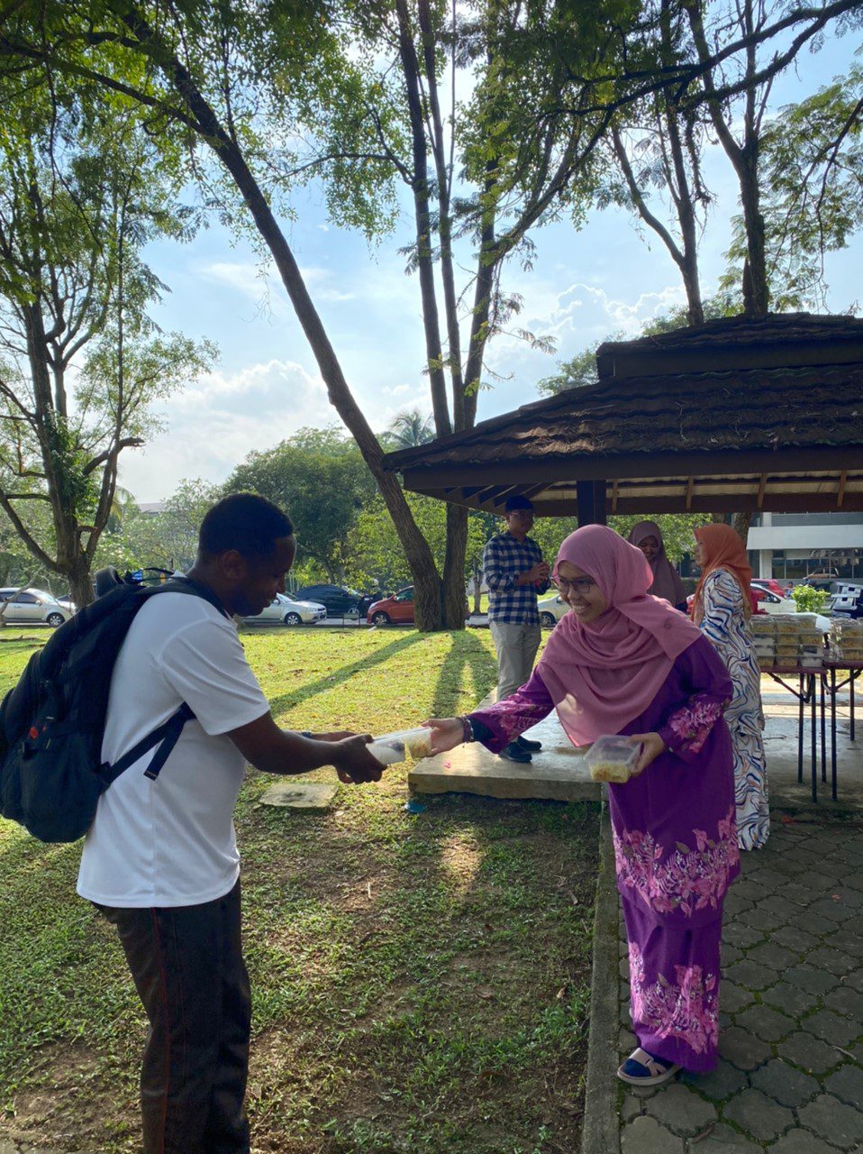 CCIN Kongsi Rezeki Melalui Agihan Juadah Berbuka Percuma untuk Warga UTM – UTM NewsHub