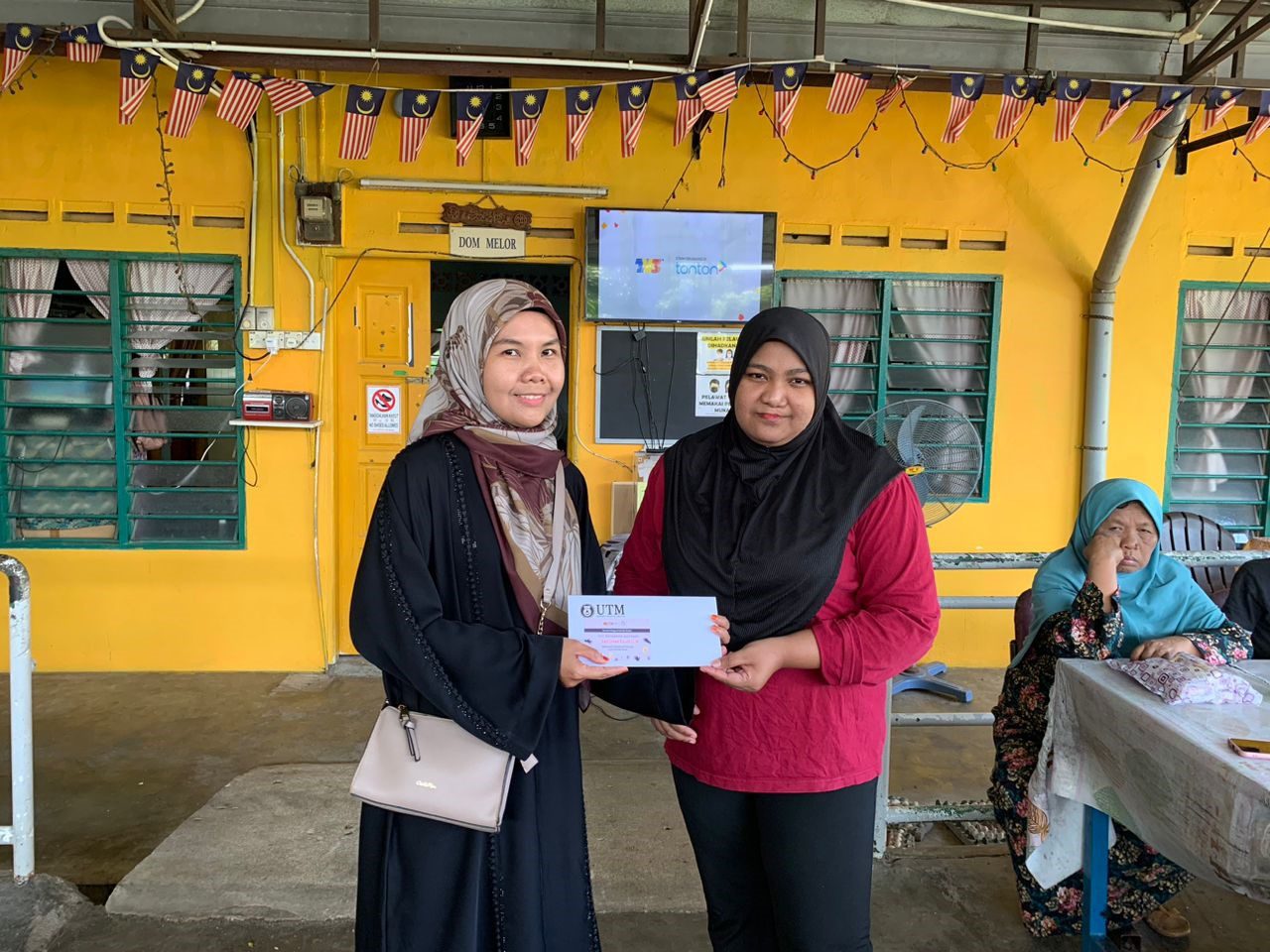 Infaq Ramadan: CCIN UTM santuni penghuni Pusat Jagaan Warga Emas Nur Ehsan – UTM NewsHub