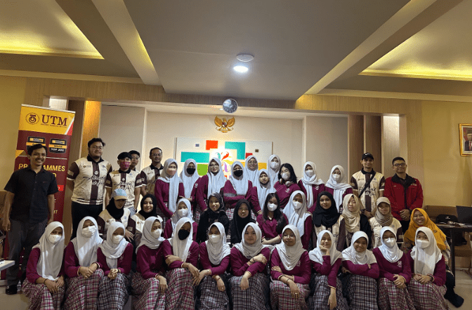 UTM Sanjungan Bangsa: JKM KTDI Visits Yogyakarta Schools Under AJ ’23 ...