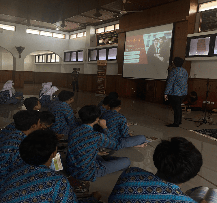UTM Sanjungan Bangsa: JKM KTDI Visits Yogyakarta Schools Under AJ ’23 ...
