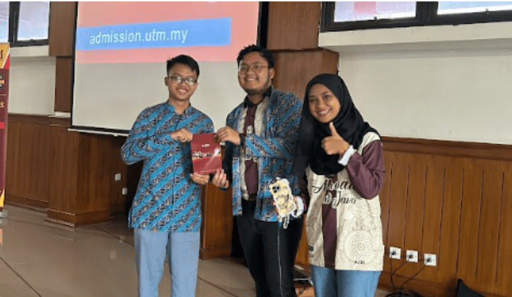 UTM Sanjungan Bangsa: JKM KTDI Visits Yogyakarta Schools Under AJ ’23 ...