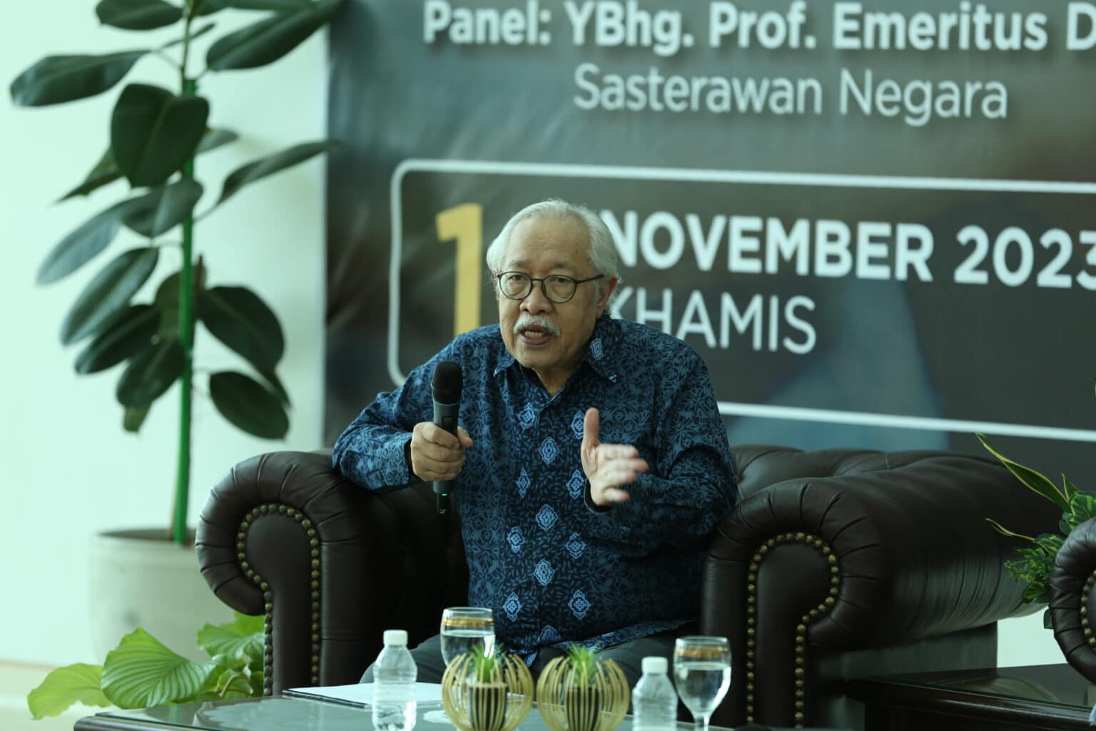 Mengembara bersama Sasterawan Negara – Prof. Emeritus Dr. Muhammad Haji Salleh – UTM NewsHub