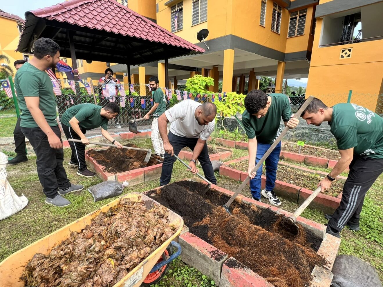 Projek Kebun Komuniti Jentayu bukti UTM komited menyumbang kepakaran ...