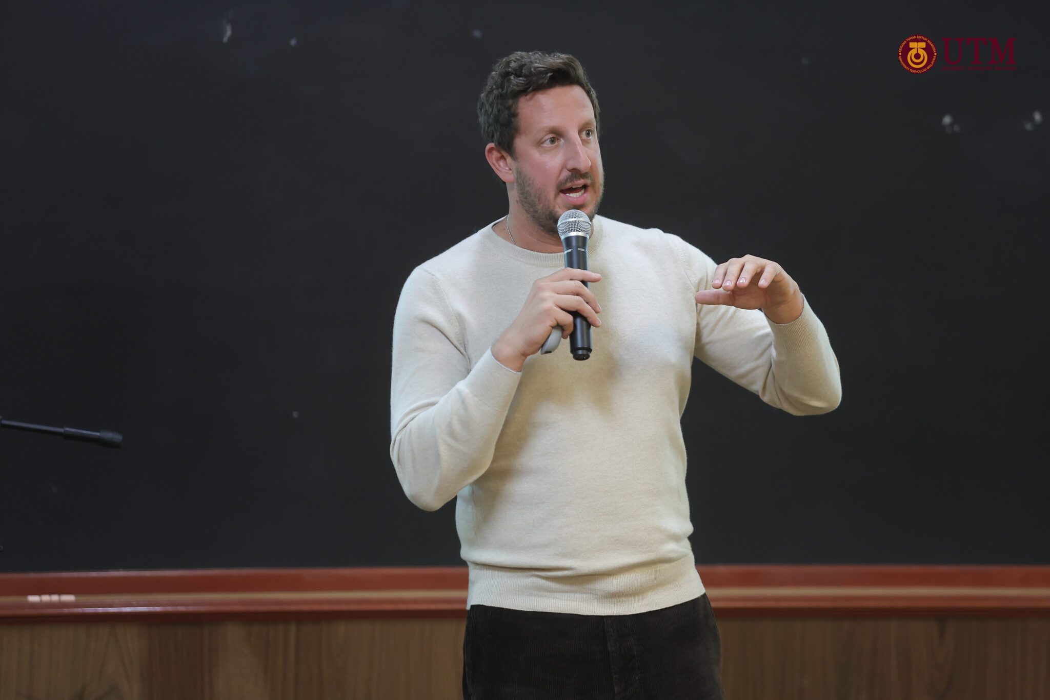 AI Horizons: Decoding Malaysia’s Future with Zack Kass – UTM NewsHub