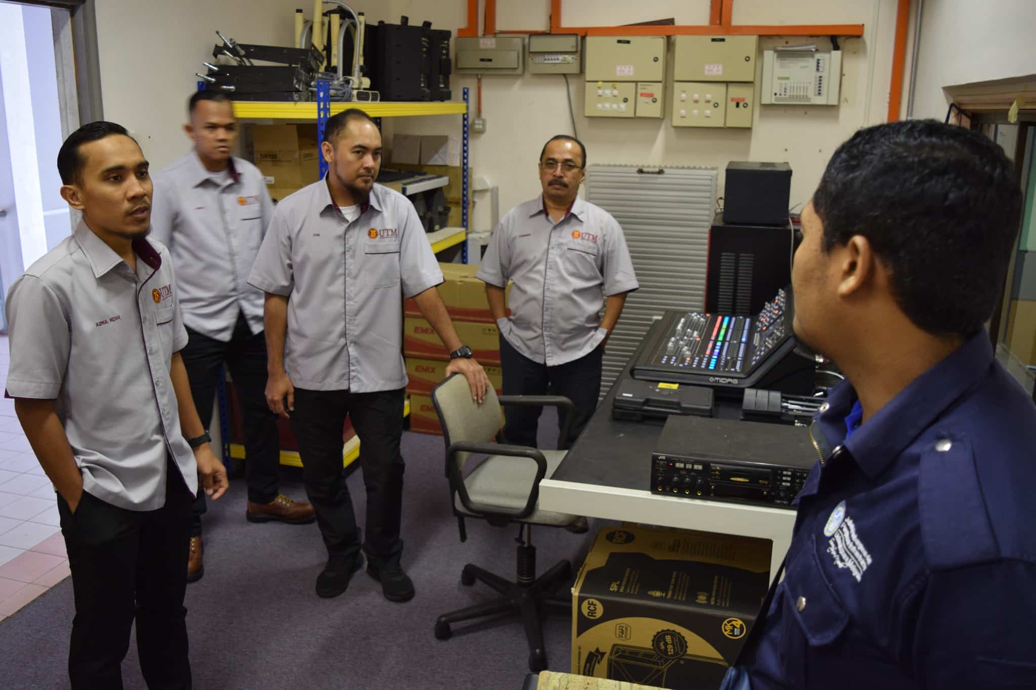 Lawatan penanda aras pendigitalan Dewan Sultan Iskandar UTM – UTM NewsHub