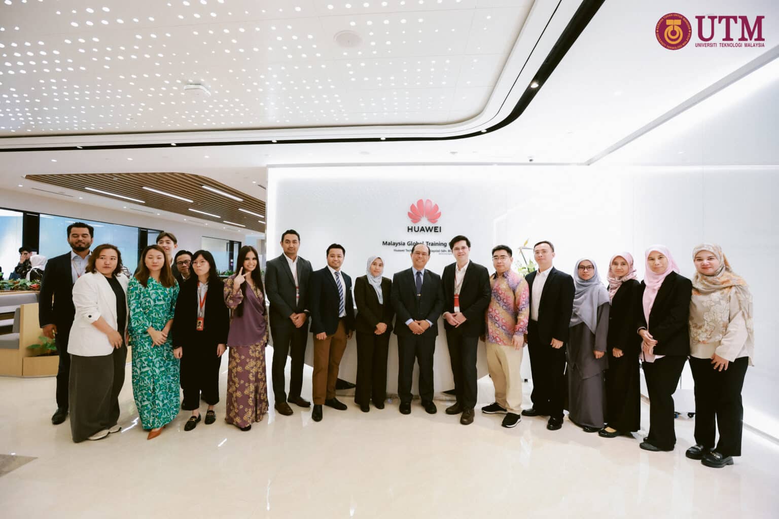 Huawei Malaysia and UTM Unite to Empower Malaysian Students with RM60 ...
