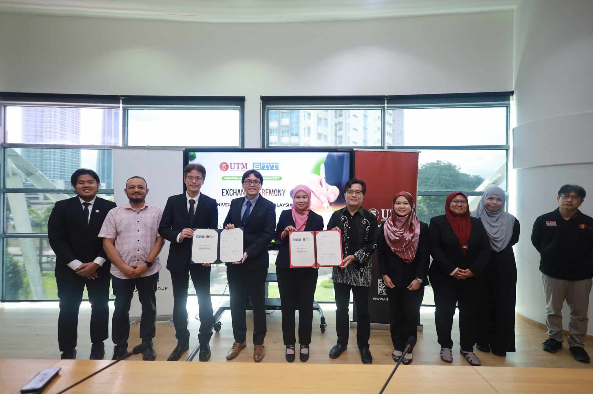 MoA Exchange Ceremony between UTM MJIIT and STT Inc. – UTM NewsHub
