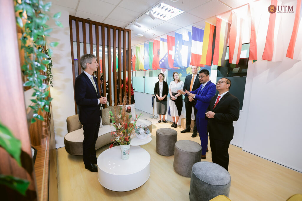 Bridging ASEAN and Beyond: UTM Hosts Landmark Ambassadors’ Roundtable ...