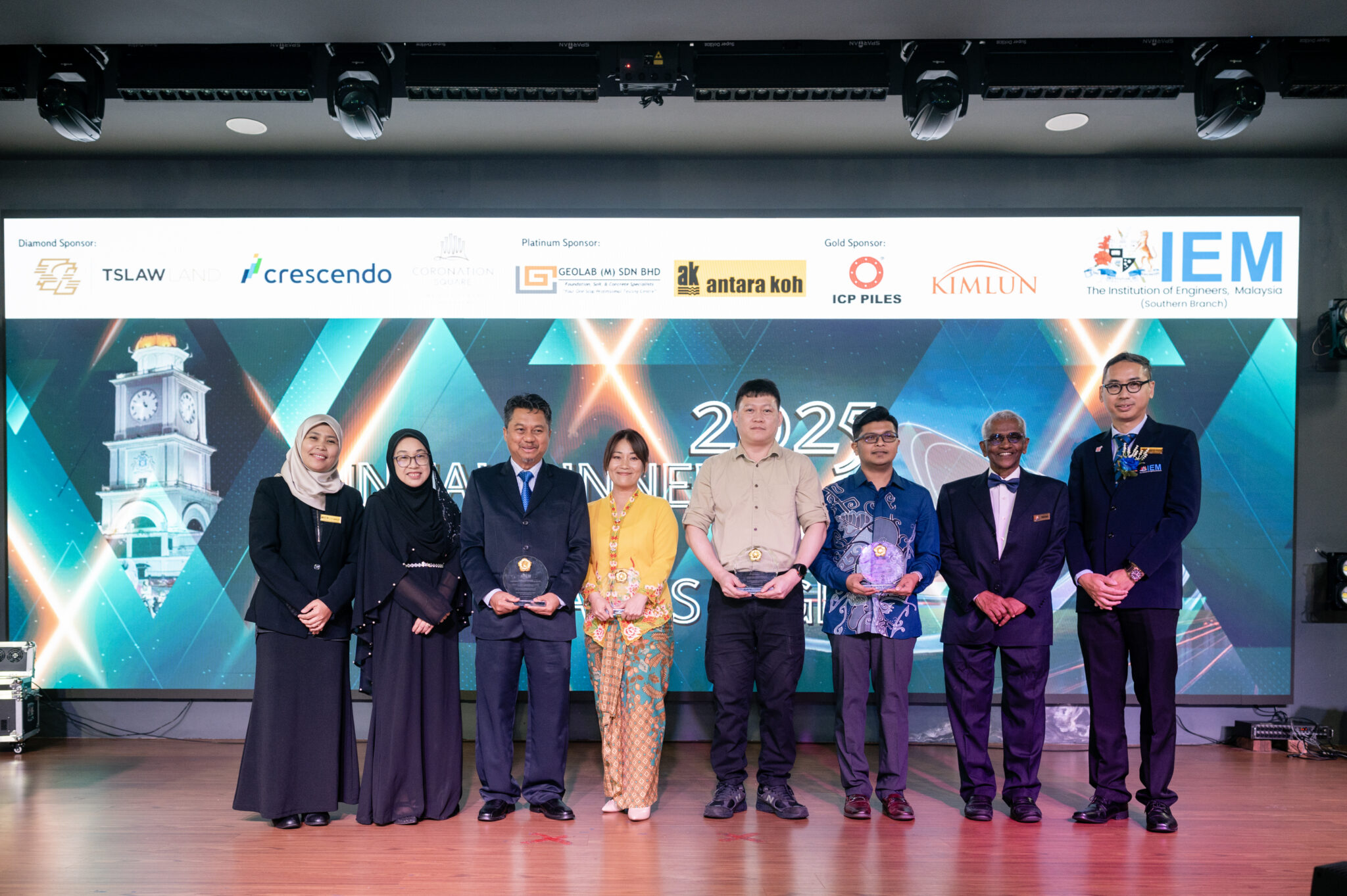 UTM Professor Honoured with IEM (SB) Prestigious Lecturers’ Award 2025 ...