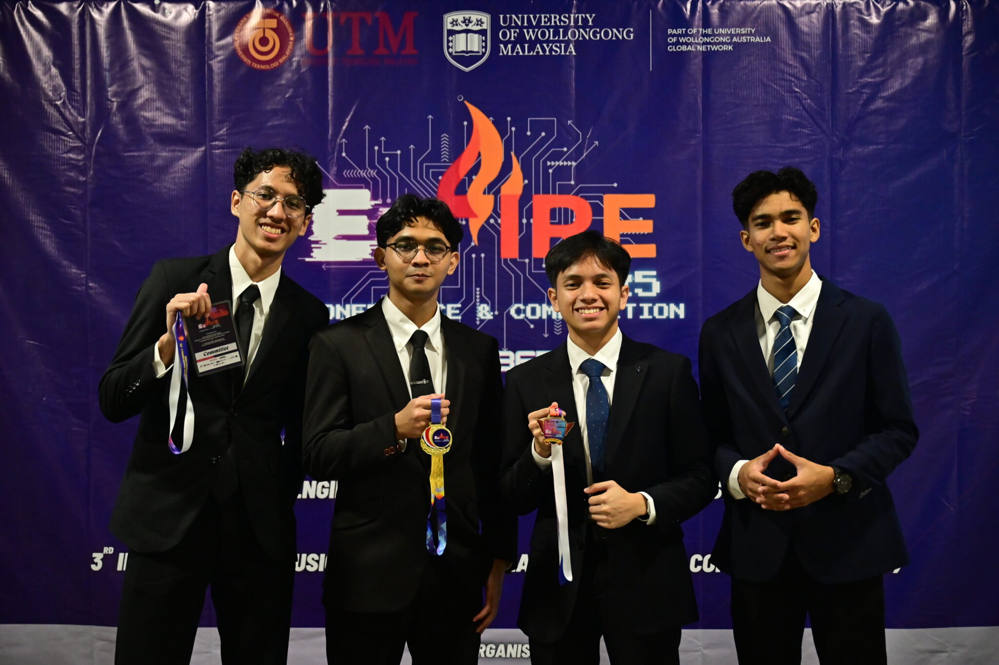 Pelajar FKM UTM raih Pingat Emas dan Anugerah Tapak Pembentangan ...